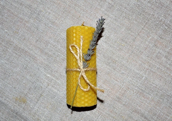 Свічка з вощини з травами Лаванда Знатний Мед Середня купити онлайн на Rozetka