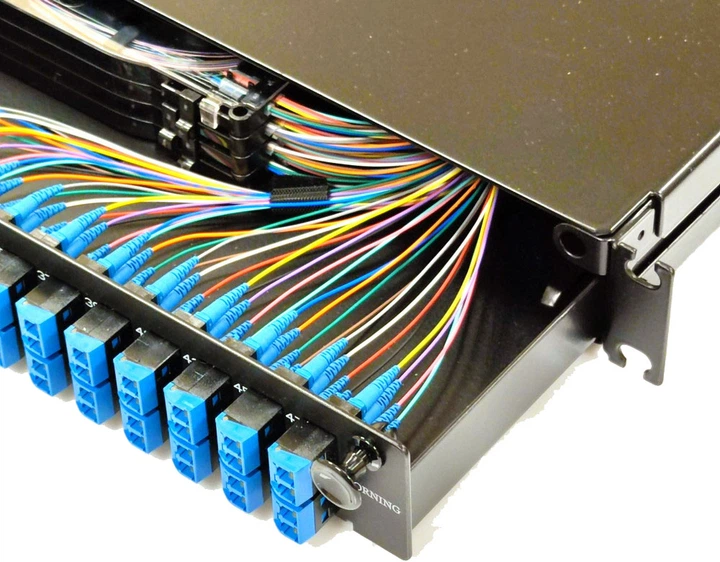 Оптическая панель Corning 48xLC Duplex адаптера, SM, OS2 1U Черная ...