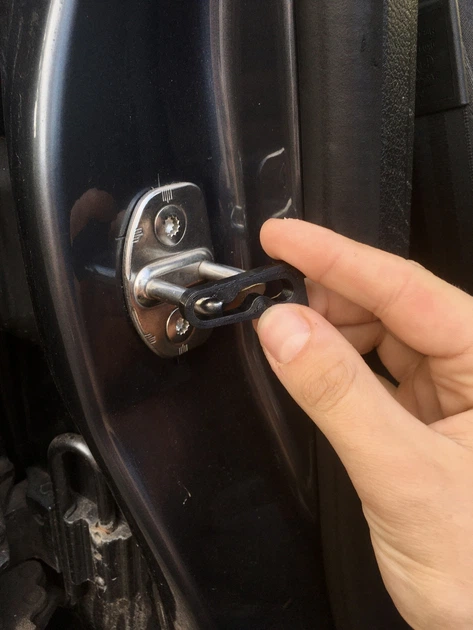 Упори замка дверей Jeep (комплект 4 шт.) 4E4837763 – фото, відгуки ...