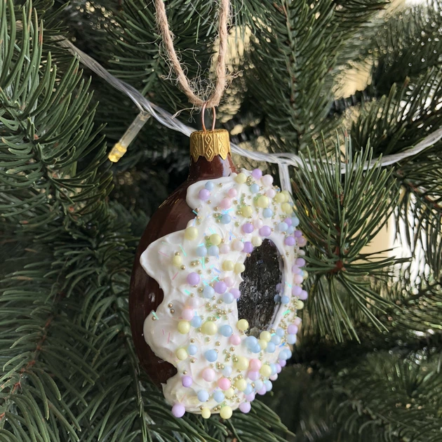 Скляна ялинкова іграшка Пончик Донат фото відгуки характеристики в інтернет магазині Rozetka