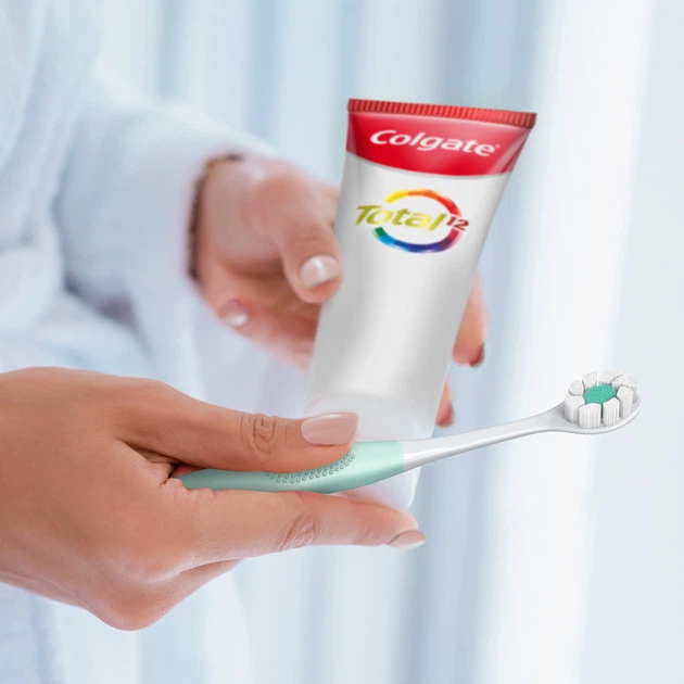Зубная щетка Colgate 3D Density Салатовая (2172000000035) – купить онлайн на ROZETKA