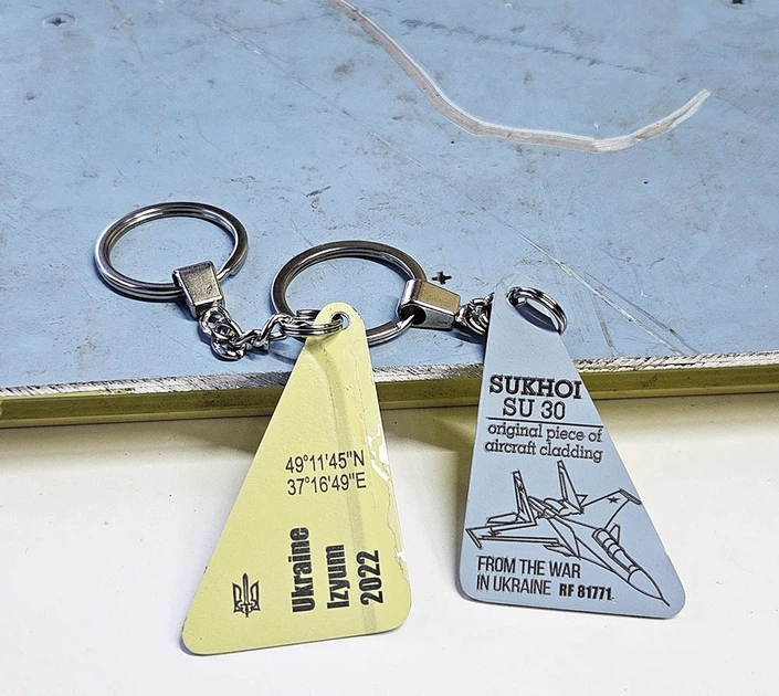 Брелок з російського літака su-30 Keychain Original piece from the ...