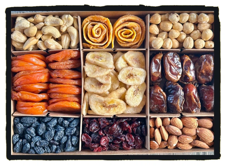 Подарунковий набір #30 горіхи,сухофрукти. 750г+- – фото, відгуки ...
