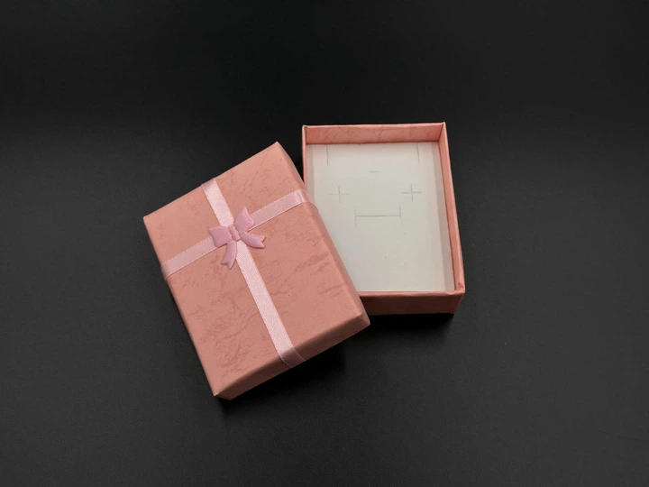 Коробки подарункові з бантиком. 7х9х3см. 12шт/уп.KRN-002 – фото ...
