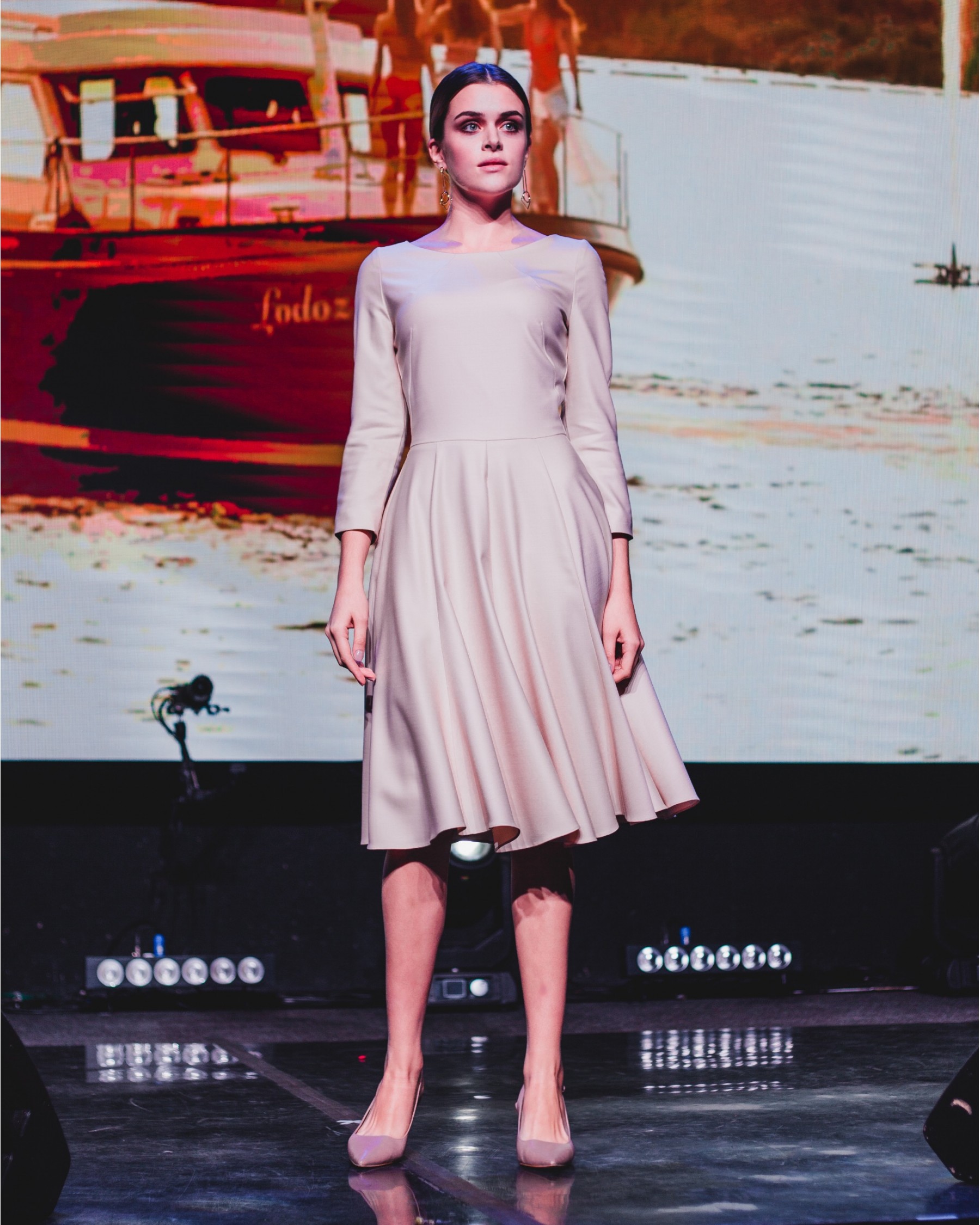 Платье Loreine приталенное с рукавом 3/4 из легкой шерсти 34 бежевый ...